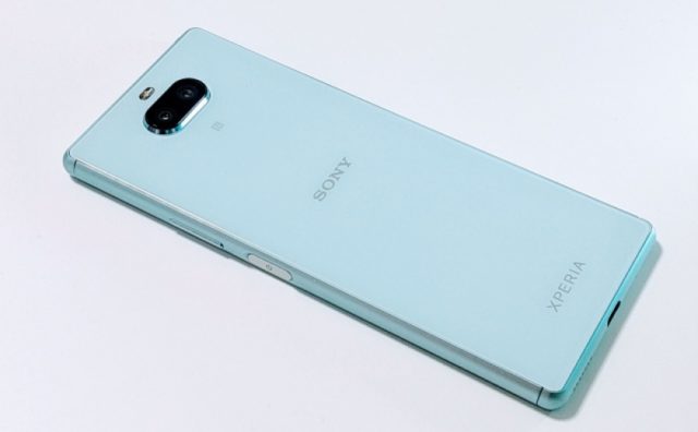 「Xperia 8」レビュー！縦長スリムボディ採用の格安Xperia | スマホメーション