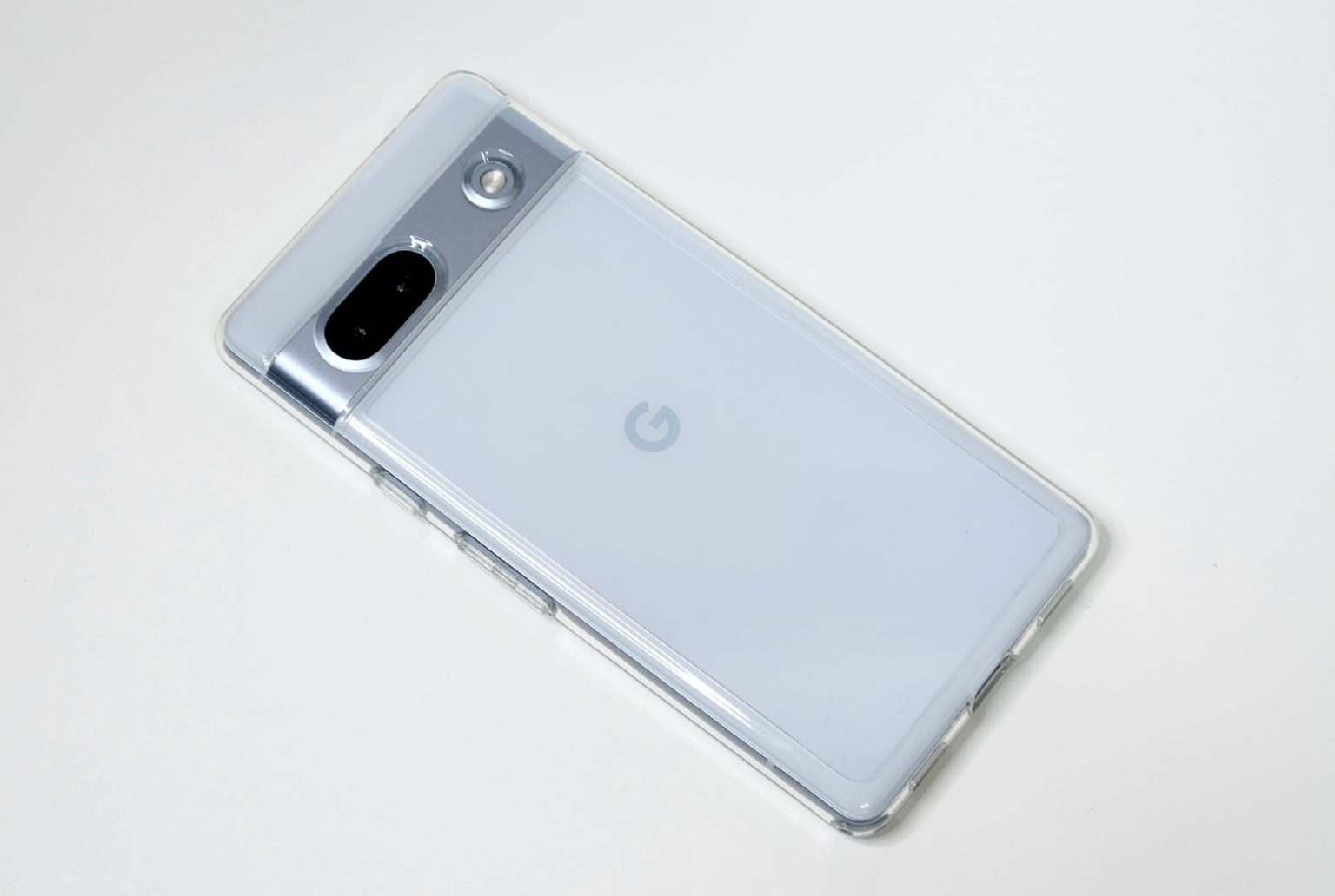 Simplism「Pixel 7a ハイブリッドケース」レビュー！安価で耐久性に優れるクリアケース | スマホメーション