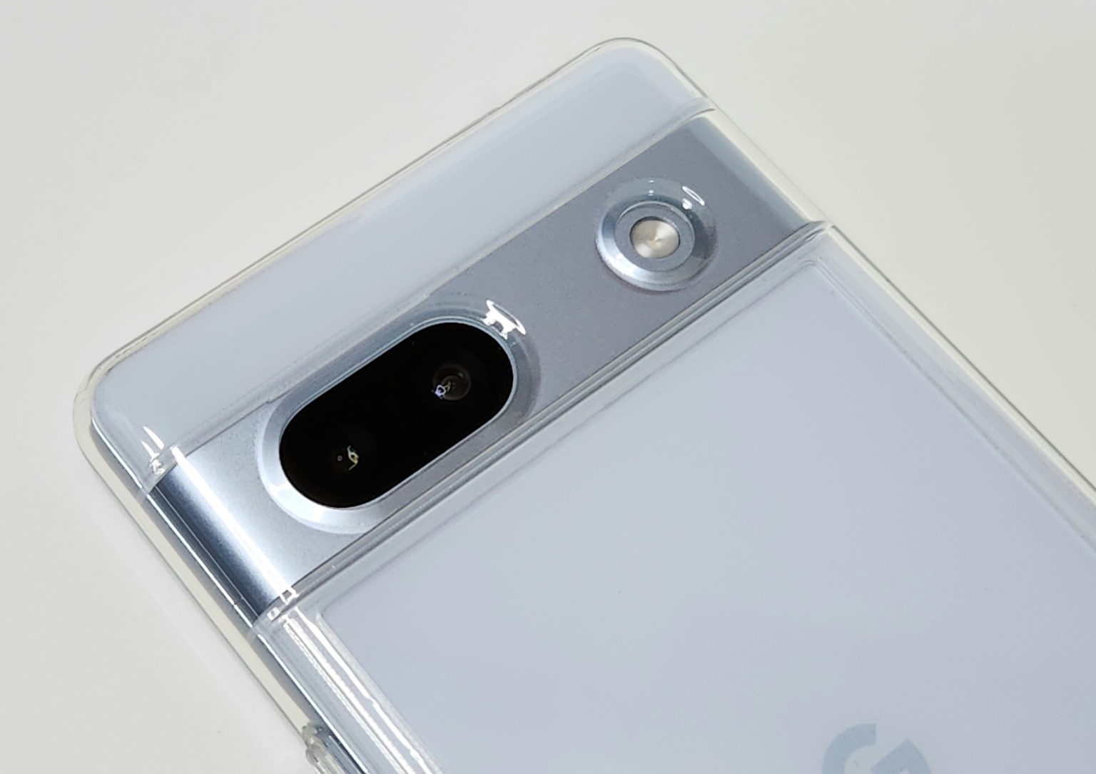 Simplism「Pixel 7a ハイブリッドケース」レビュー！安価で耐久性に優れるクリアケース | スマホメーション